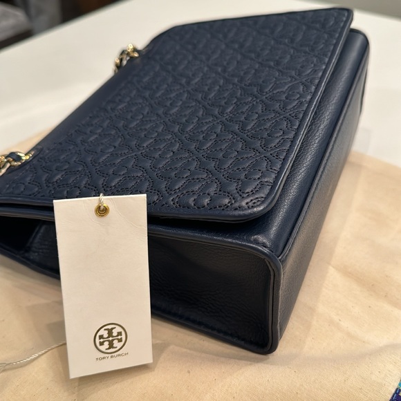 Tory Burch | Bags | Tory Burch Navy Quilted Leather Bryant Medium Crossbody Bag W Chainlink ...